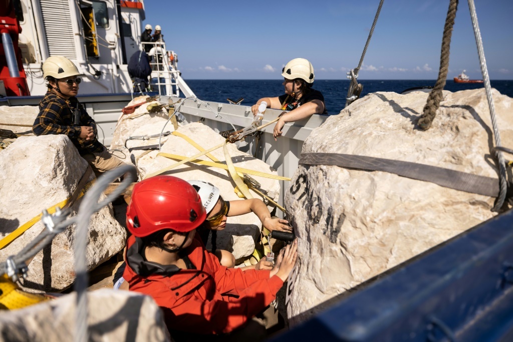 Greenpeace drops boulders on UK seabed to curb bottom-trawling fishing