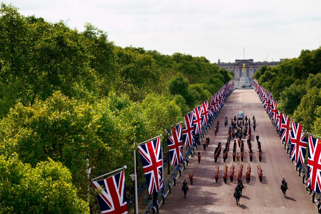 Five things to know about the queen's coffin procession