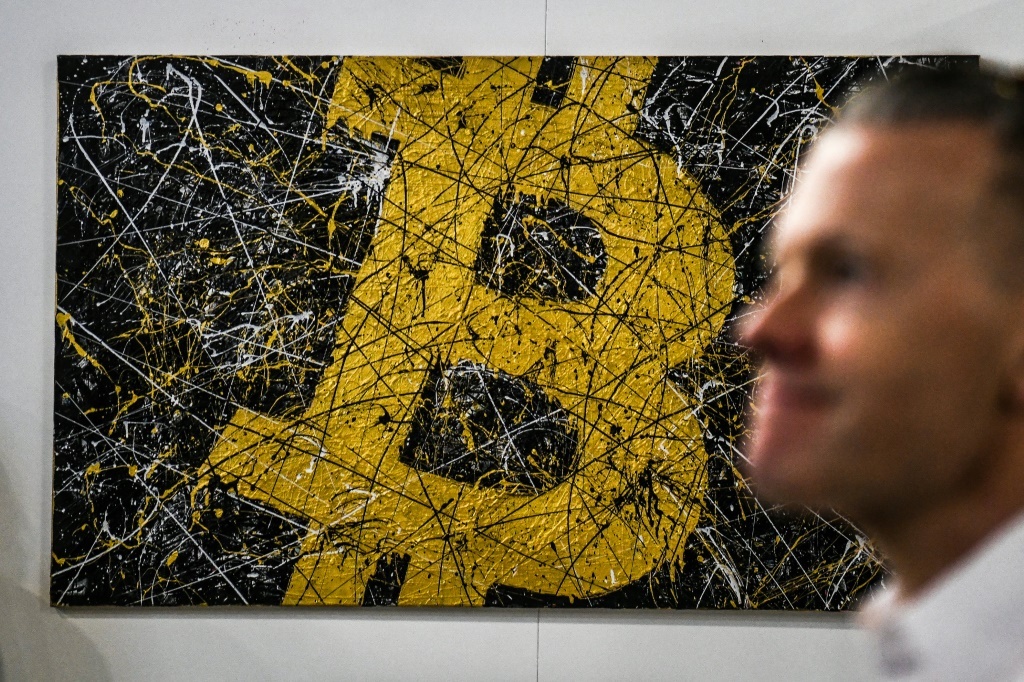 Bitcoin tops $25,000 to hit eight-month high