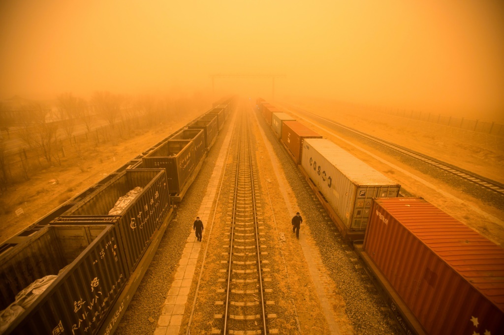 Dust storms cause air pollution spike across north China