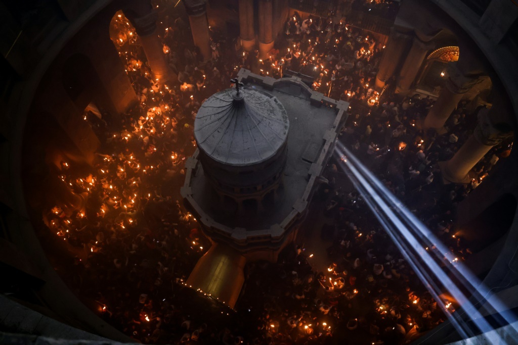 Thousands in Jerusalem for Orthodox Easter 'Holy Fire' rite
