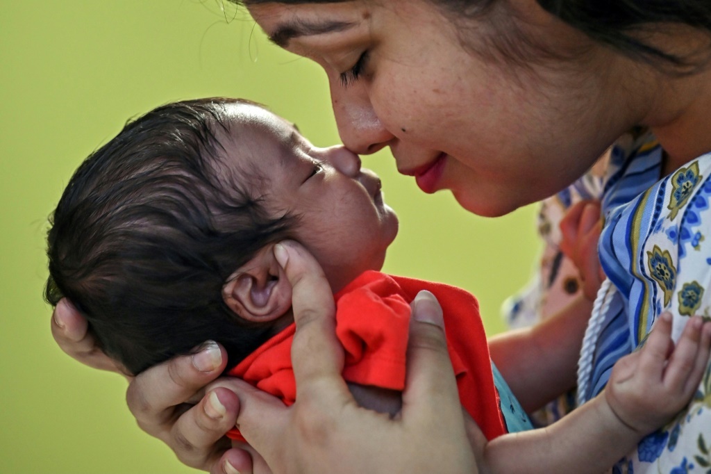 India's new mums live in hope and fear for next generation